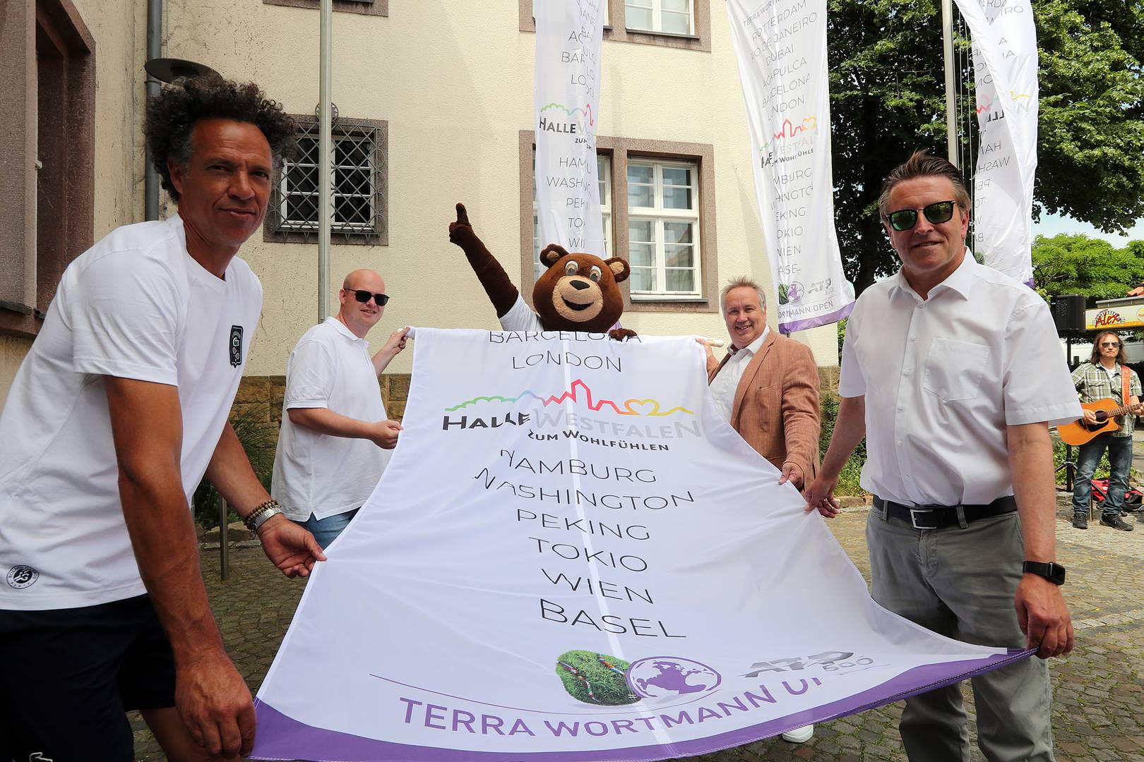 30. TERRA WORTMANN OPEN feierlich vor dem Rathaus der Stadt ...